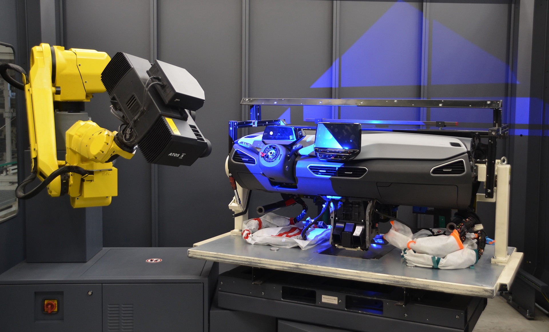 SAS Autosystemtechnik利用创新技术对驾驶舱模块进行自动质量控制|蔡司ZEISS